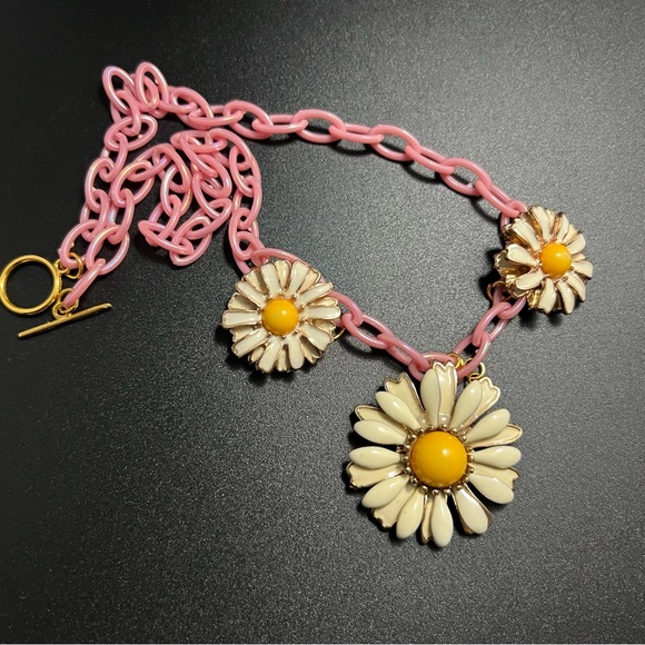 Jewelry | Vintage Plastic Chain Necklace W Enamel Flower Pendants ...